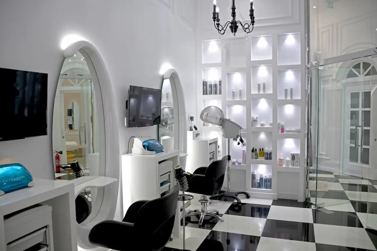 Beauty Salon Business in Lahore 2025 | Modern Trends & Investment Guide